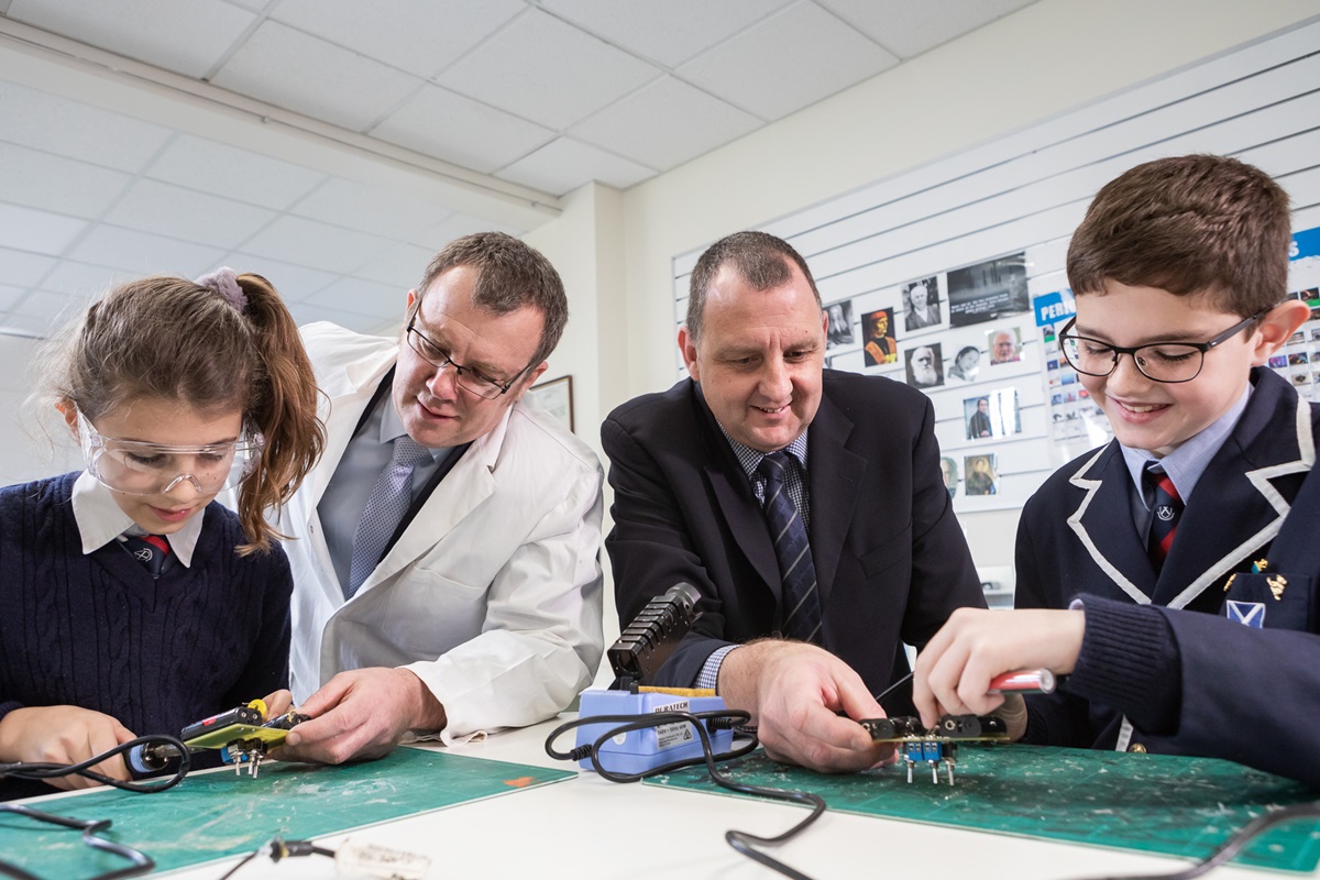 Submarine expert gets onboard with next gen engineers - CSIRO