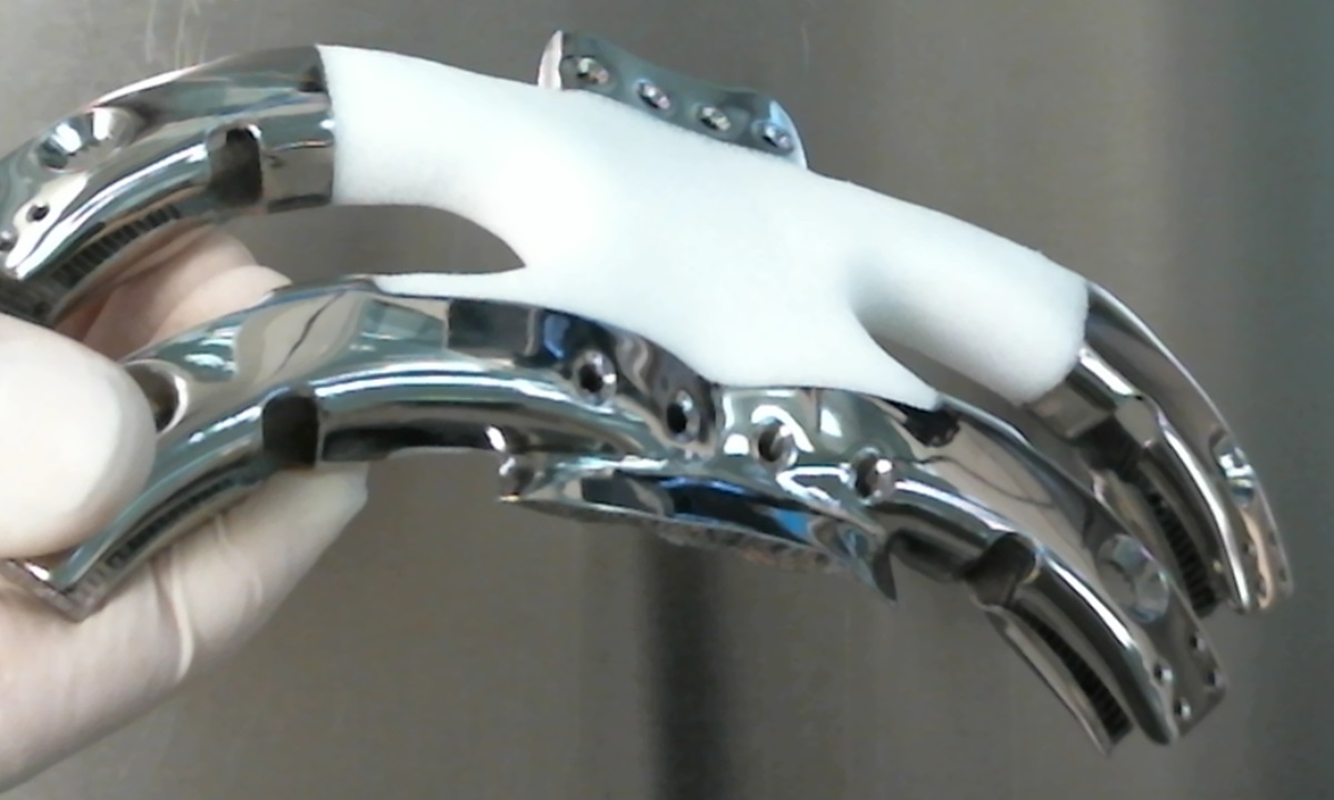 Titanium and polymer sternum - CSIRO