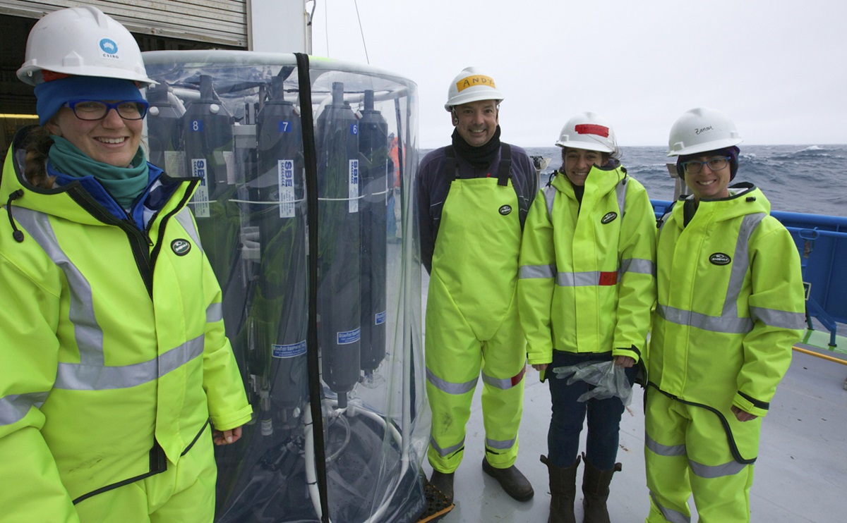 Science ship becomes floating classroom - CSIRO