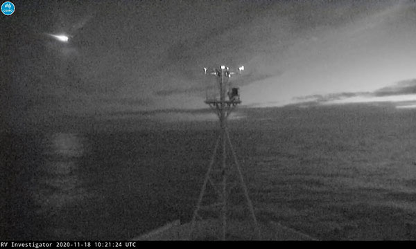 CSIRO research vessel Investigator films meteor break up over ocean - CSIRO