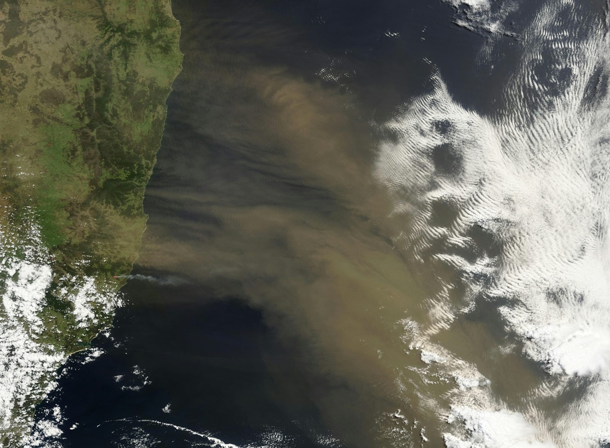 Floating robots reveal just how much airborne dust fertilises the ...